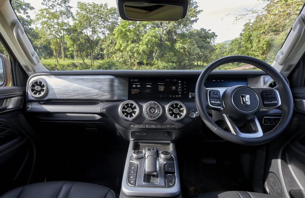 Tank 300 ขับให้คนมอง! - Tonkit360