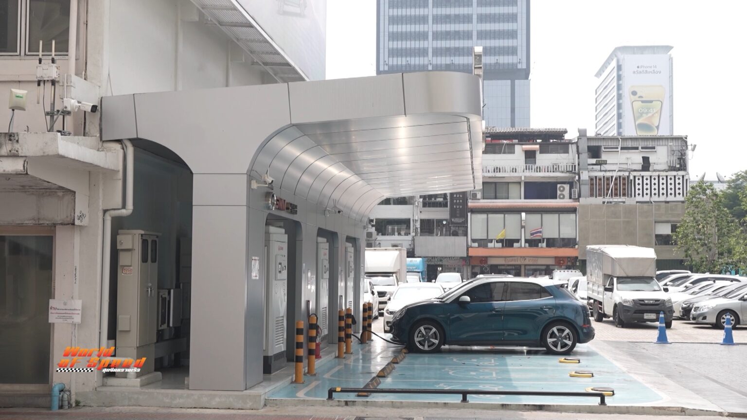 คาเฟธีมรถแข่ง Super Car'fe by Tree Crowns - Tonkit360