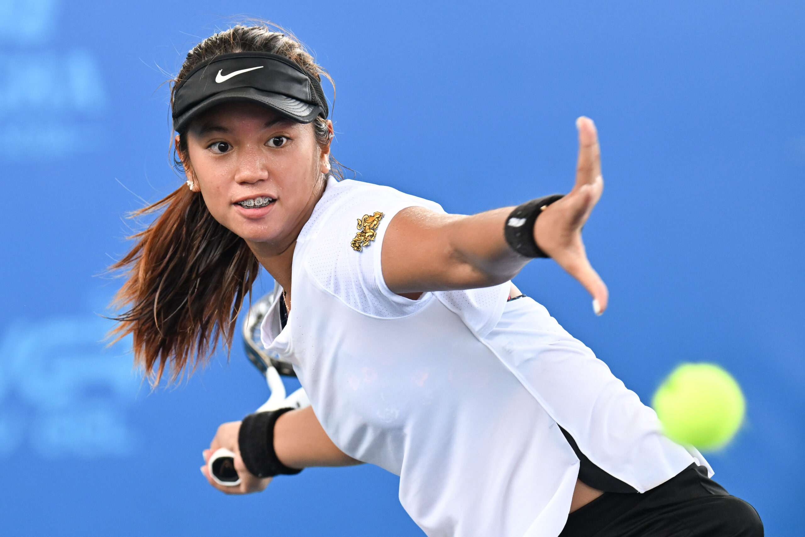 "สลักทิพย์" ชนะนัดแรก เทนนิสสิงห์ไทยแลนด์มาสเตอร์ส 2023 - Tonkit360