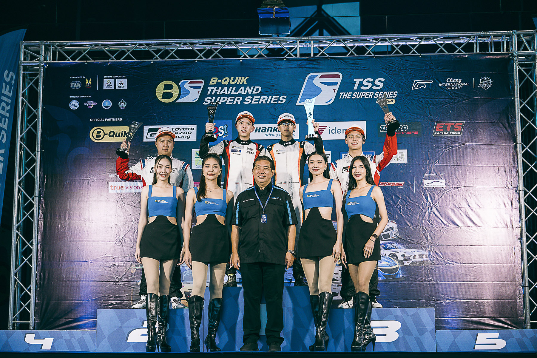 ณ ดล วัฒนธรรม และ นรรัศมิ์ อภิวาท รับรางวัลเรซ 7 รุ่น Super Compact - Tonkit360