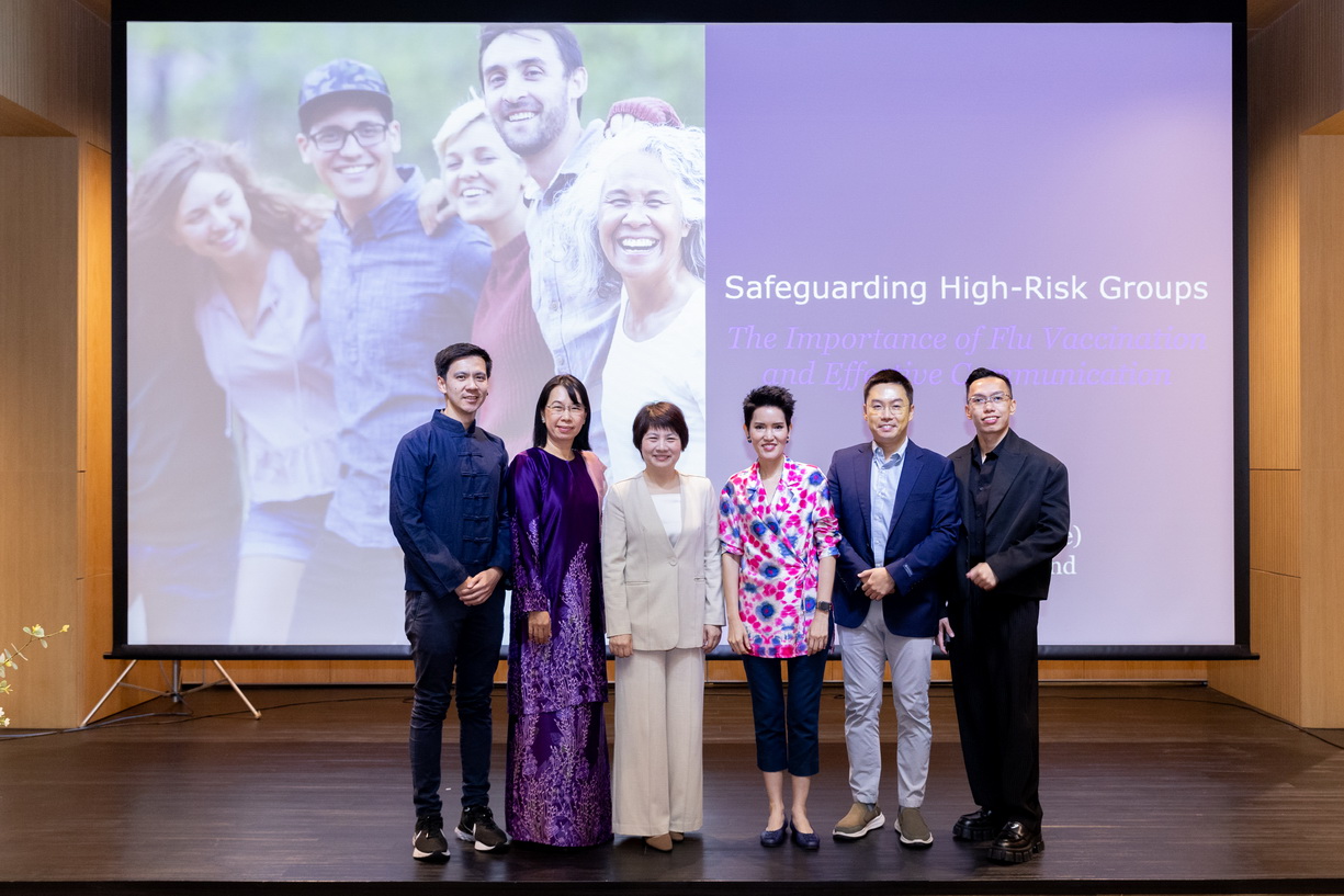 Group photo - Tonkit360