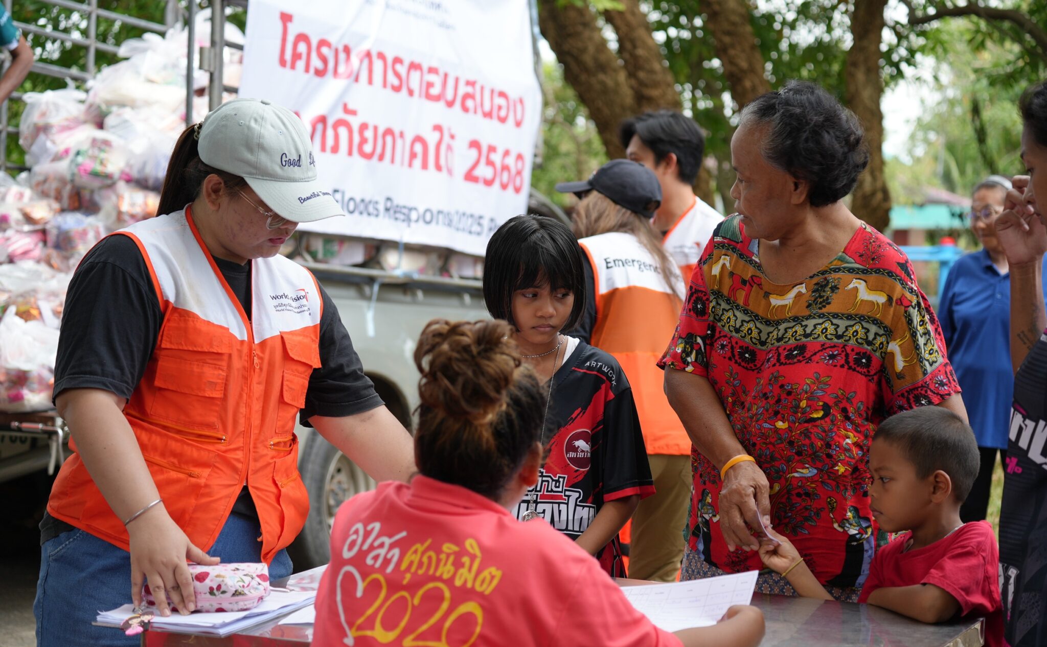 มูลนิธิศุภนิมิตแห่งประเทศไทย เร่งช่วยเหลือผู้ประสบอุทกภัยภาคใต้กว่า 8 พันครัวเรือน - Tonkit360